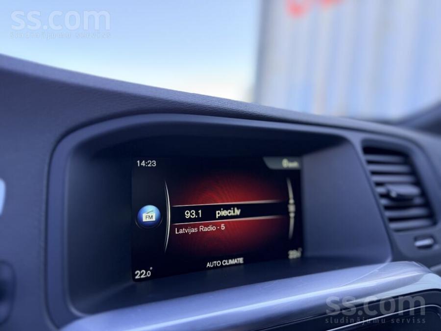 Blue Volvo V60 2015 in Riga, with an engine capacity of 2.00 L and mileage of 253 thousand km for 9500 €, photo 21 on AUTOMOTO.COM.LV