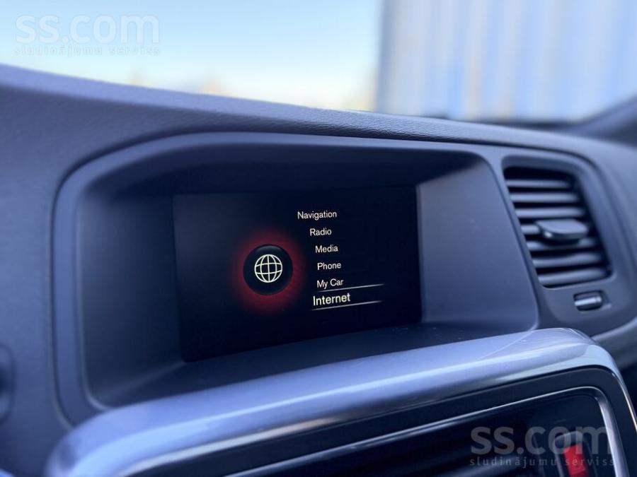 Blue Volvo V60 2015 in Riga, with an engine capacity of 2.00 L and mileage of 253 thousand km for 9500 €, photo 24 on AUTOMOTO.COM.LV