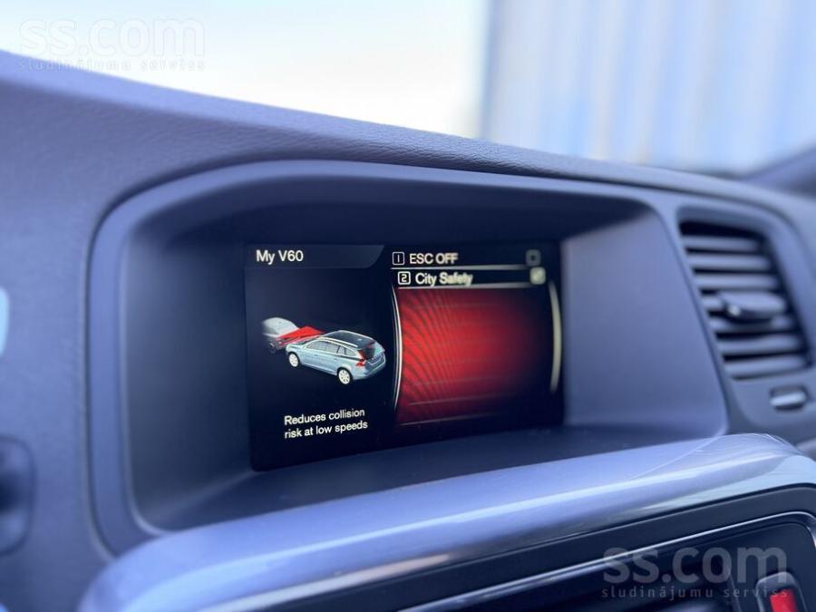 Blue Volvo V60 2015 in Riga, with an engine capacity of 2.00 L and mileage of 253 thousand km for 9500 €, photo 25 on AUTOMOTO.COM.LV