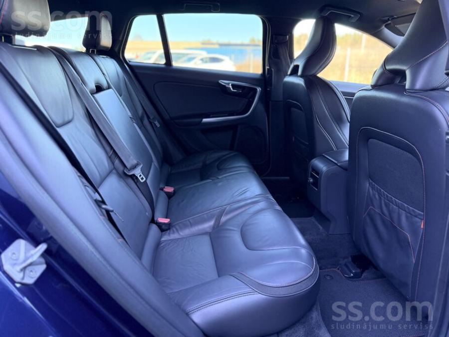 Blue Volvo V60 2015 in Riga, with an engine capacity of 2.00 L and mileage of 253 thousand km for 9500 €, photo 26 on AUTOMOTO.COM.LV