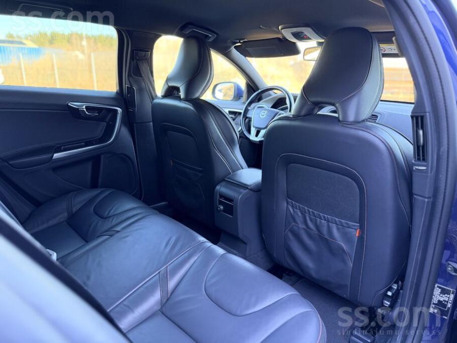 Blue Volvo V60 2015 in Riga, with an engine capacity of 2.00 L and mileage of 253 thousand km for 9500 €, photo 27 on AUTOMOTO.COM.LV