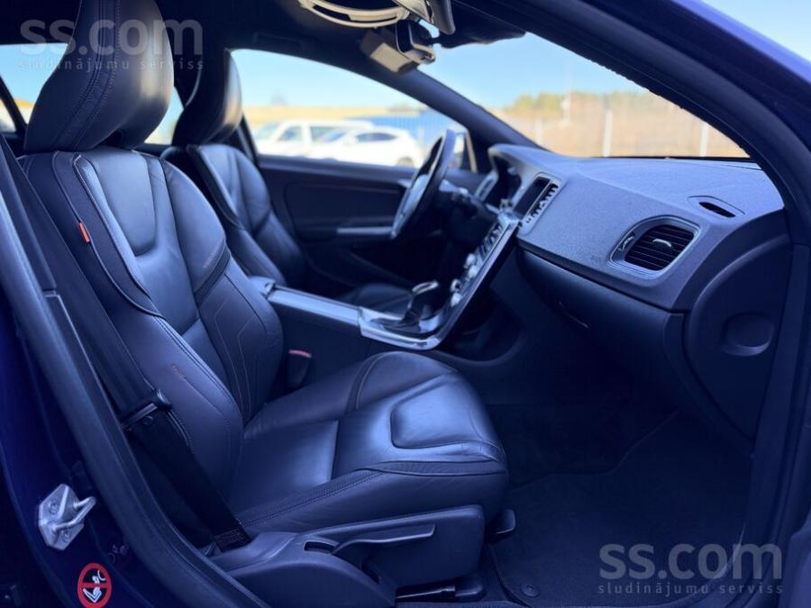 Blue Volvo V60 2015 in Riga, with an engine capacity of 2.00 L and mileage of 253 thousand km for 9500 €, photo 28 on AUTOMOTO.COM.LV