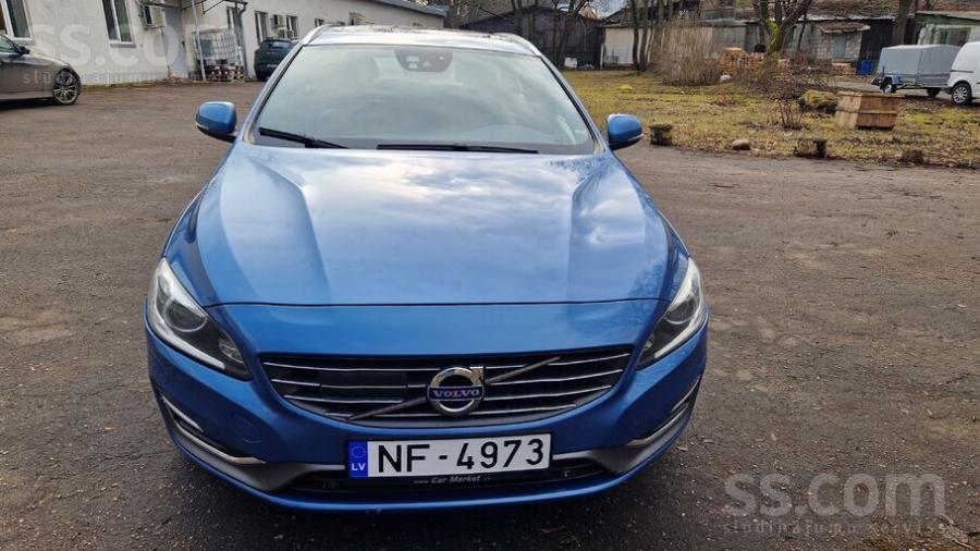Blue Volvo V60 2015 in Riga, with an engine capacity of 2.40 L and mileage of 181 thousand km for 9100 €, photo 1 on AUTOMOTO.COM.LV