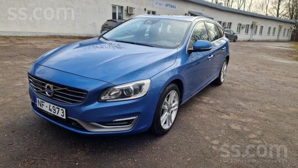 Blue Volvo V60 2015 in Riga, with an engine capacity of 2.40 L and mileage of 181 thousand km for 9100 €, photo 2 on AUTOMOTO.COM.LV