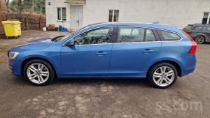 Blue Volvo V60 2015 in Riga, with an engine capacity of 2.40 L and mileage of 181 thousand km for 9100 €, photo 4 on AUTOMOTO.COM.LV