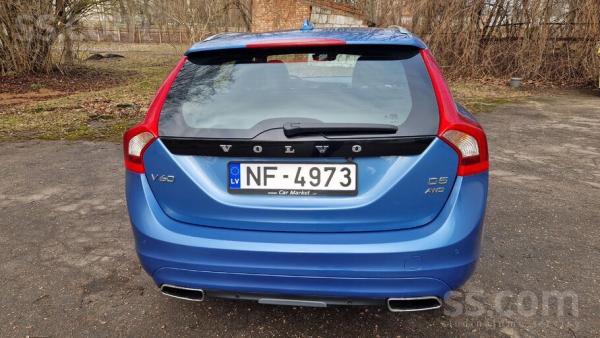 Blue Volvo V60 2015 in Riga, with an engine capacity of 2.40 L and mileage of 181 thousand km for 9100 €, photo 5 on AUTOMOTO.COM.LV