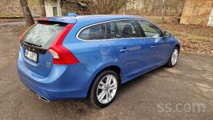 Blue Volvo V60 2015 in Riga, with an engine capacity of 2.40 L and mileage of 181 thousand km for 9100 €, photo 7 on AUTOMOTO.COM.LV