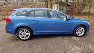 Blue Volvo V60 2015 in Riga, with an engine capacity of 2.40 L and mileage of 181 thousand km for 9100 €, photo 8 on AUTOMOTO.COM.LV