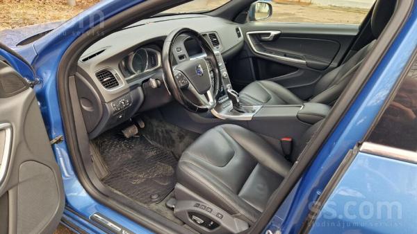Blue Volvo V60 2015 in Riga, with an engine capacity of 2.40 L and mileage of 181 thousand km for 9100 €, photo 8 on AUTOMOTO.COM.LV