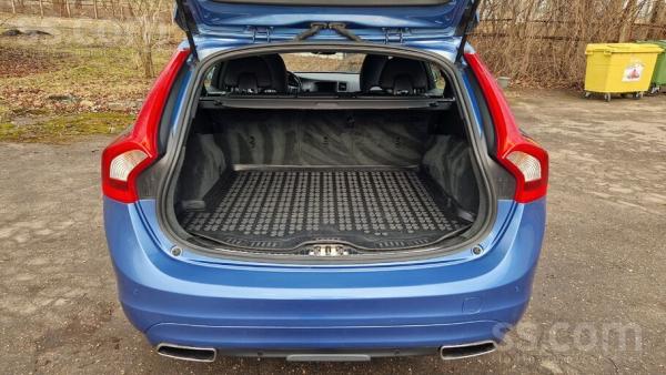 Blue Volvo V60 2015 in Riga, with an engine capacity of 2.40 L and mileage of 181 thousand km for 9100 €, photo 10 on AUTOMOTO.COM.LV