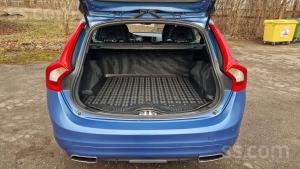 Blue Volvo V60 2015 in Riga, with an engine capacity of 2.40 L and mileage of 181 thousand km for 9100 €, photo 11 on AUTOMOTO.COM.LV