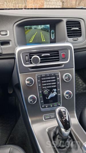 Blue Volvo V60 2015 in Riga, with an engine capacity of 2.40 L and mileage of 181 thousand km for 9100 €, photo 14 on AUTOMOTO.COM.LV