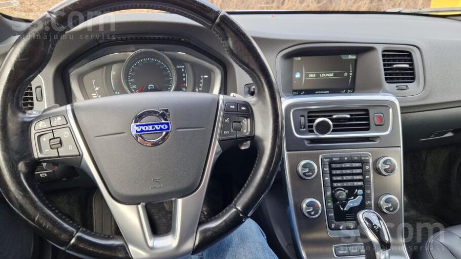 Blue Volvo V60 2015 in Riga, with an engine capacity of 2.40 L and mileage of 181 thousand km for 9100 €, photo 16 on AUTOMOTO.COM.LV