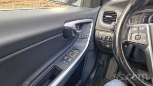 Blue Volvo V60 2015 in Riga, with an engine capacity of 2.40 L and mileage of 181 thousand km for 9100 €, photo 17 on AUTOMOTO.COM.LV
