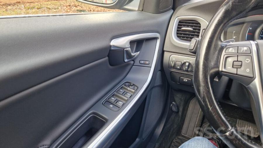 Blue Volvo V60 2015 in Riga, with an engine capacity of 2.40 L and mileage of 181 thousand km for 9100 €, photo 17 on AUTOMOTO.COM.LV