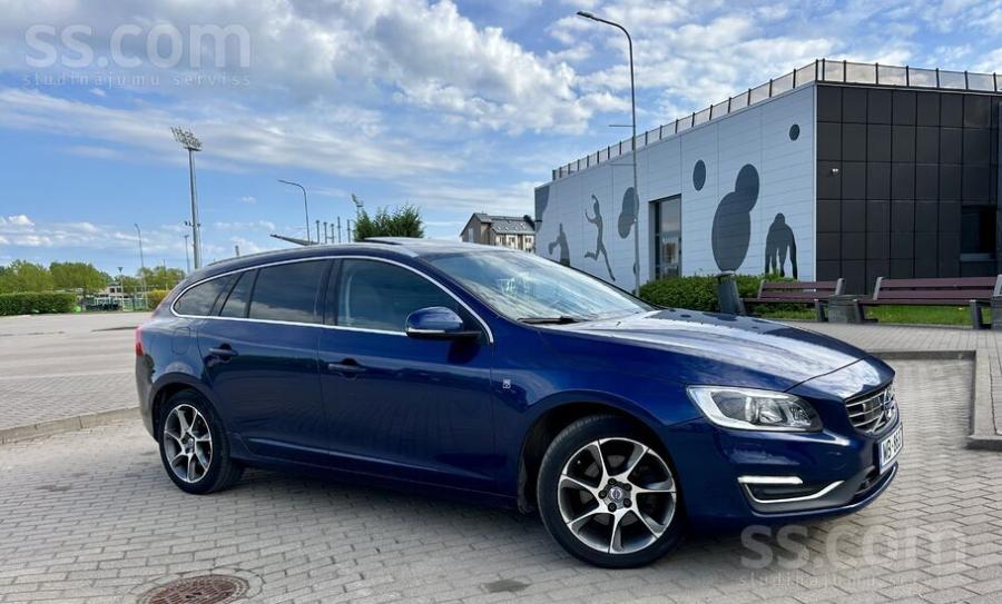 Blue Volvo V60 2015 in Riga, with an engine capacity of 2.00 L and mileage of 249 thousand km for 8900 €, photo 1 on AUTOMOTO.COM.LV