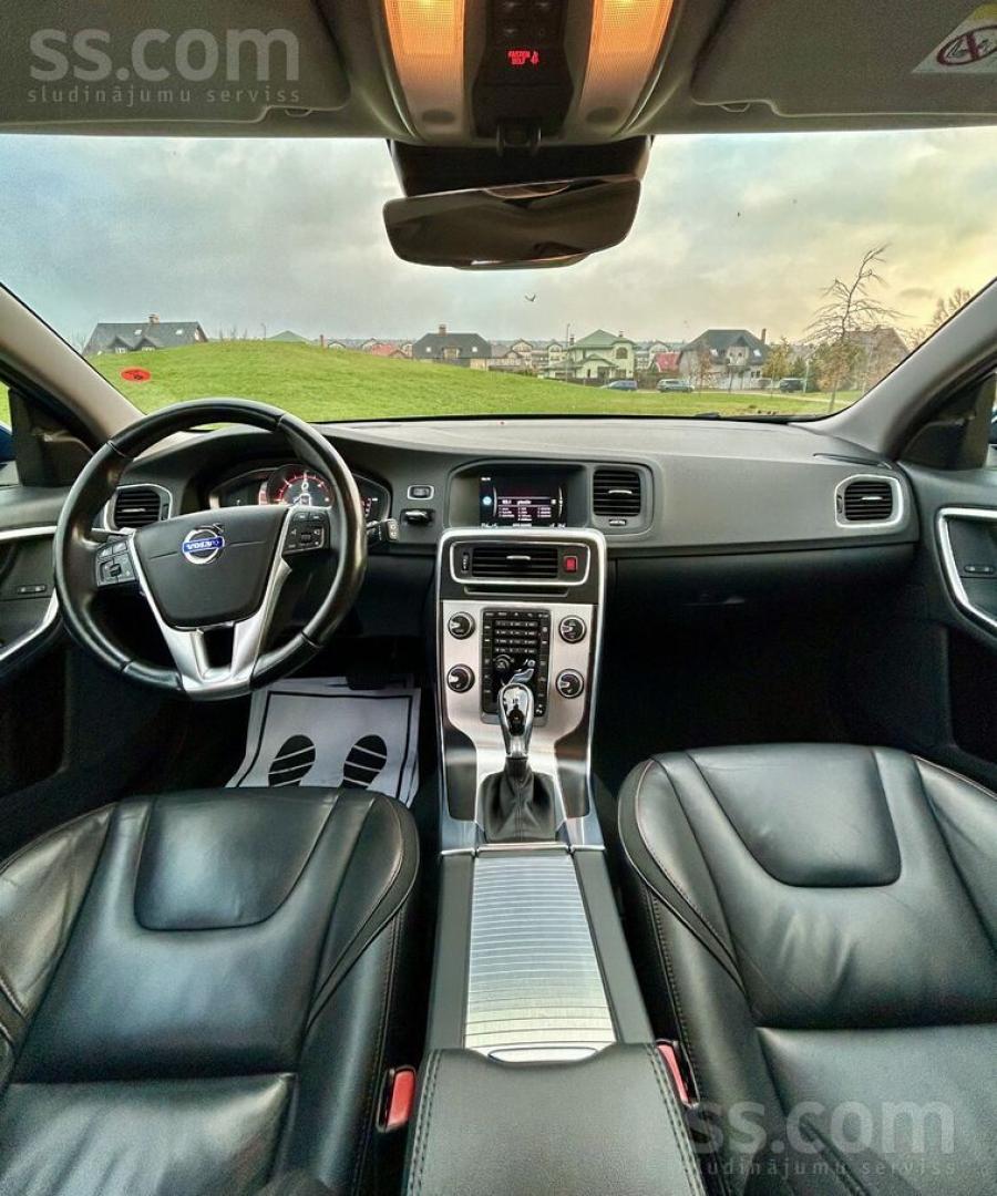 Blue Volvo V60 2015 in Riga, with an engine capacity of 2.00 L and mileage of 249 thousand km for 8900 €, photo 9 on AUTOMOTO.COM.LV