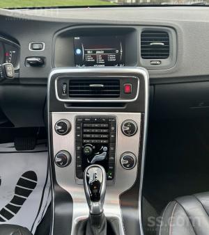 Blue Volvo V60 2015 in Riga, with an engine capacity of 2.00 L and mileage of 249 thousand km for 8900 €, photo 10 on AUTOMOTO.COM.LV