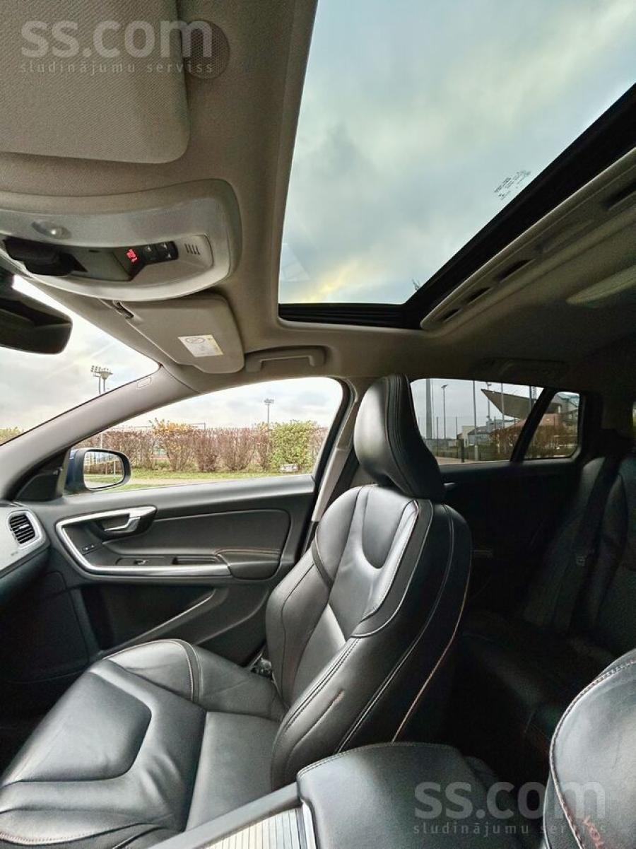Blue Volvo V60 2015 in Riga, with an engine capacity of 2.00 L and mileage of 249 thousand km for 8900 €, photo 14 on AUTOMOTO.COM.LV