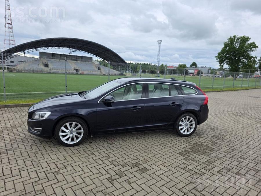 Zils Volvo V60 2015 Rīga, ar dzinēja tilpumu 2.00 L un nobraukumu 264 tūkst. km par 9200 €, foto 3 vietnē AUTOMOTO.COM.LV
