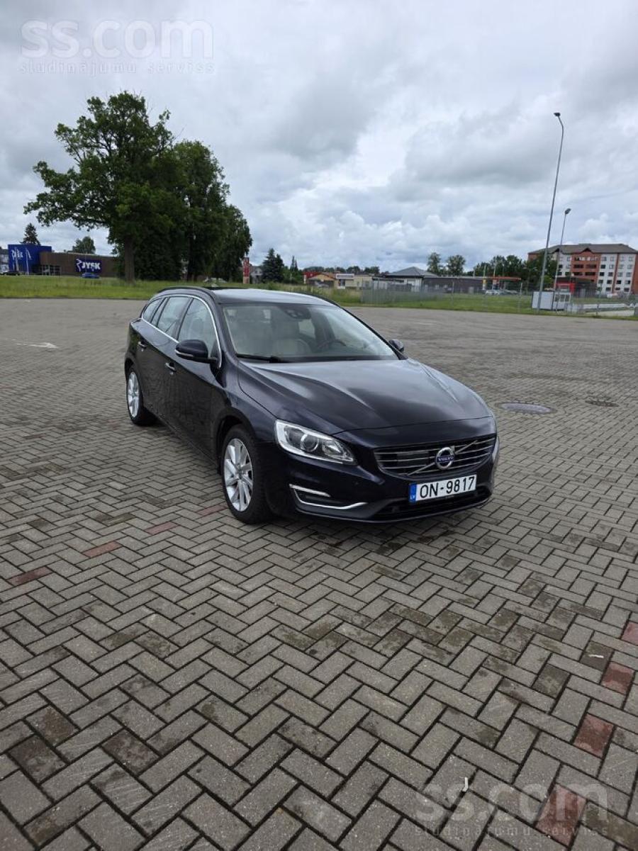 Zils Volvo V60 2015 Rīga, ar dzinēja tilpumu 2.00 L un nobraukumu 264 tūkst. km par 9200 €, foto 4 vietnē AUTOMOTO.COM.LV