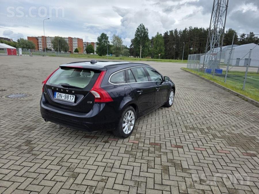 Zils Volvo V60 2015 Rīga, ar dzinēja tilpumu 2.00 L un nobraukumu 264 tūkst. km par 9200 €, foto 5 vietnē AUTOMOTO.COM.LV