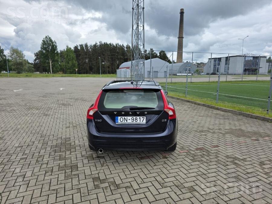 Zils Volvo V60 2015 Rīga, ar dzinēja tilpumu 2.00 L un nobraukumu 264 tūkst. km par 9200 €, foto 6 vietnē AUTOMOTO.COM.LV