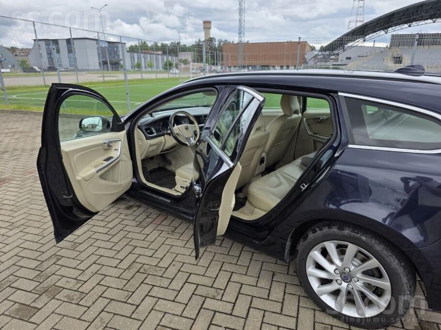 Zils Volvo V60 2015 Rīga, ar dzinēja tilpumu 2.00 L un nobraukumu 264 tūkst. km par 9200 €, foto 9 vietnē AUTOMOTO.COM.LV