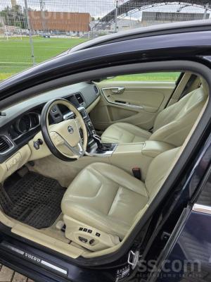 Zils Volvo V60 2015 Rīga, ar dzinēja tilpumu 2.00 L un nobraukumu 264 tūkst. km par 9200 €, foto 11 vietnē AUTOMOTO.COM.LV