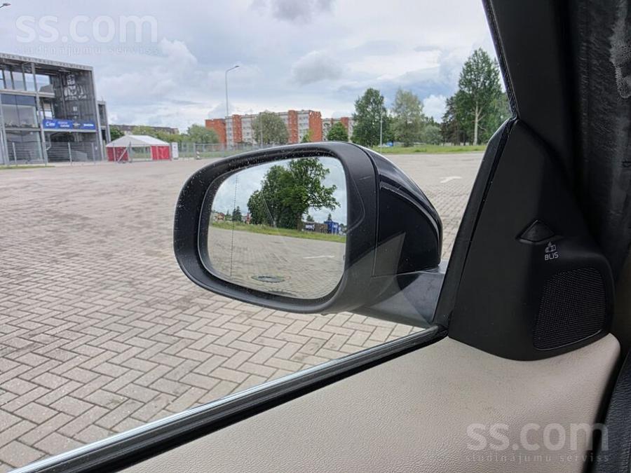 Zils Volvo V60 2015 Rīga, ar dzinēja tilpumu 2.00 L un nobraukumu 264 tūkst. km par 9200 €, foto 20 vietnē AUTOMOTO.COM.LV