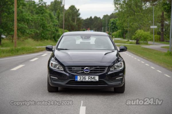 Blue Volvo V60 2015 in Parnu, with an engine capacity of 2.40 L and mileage of 287 thousand km for 10400 €, photo 2 on AUTOMOTO.COM.LV