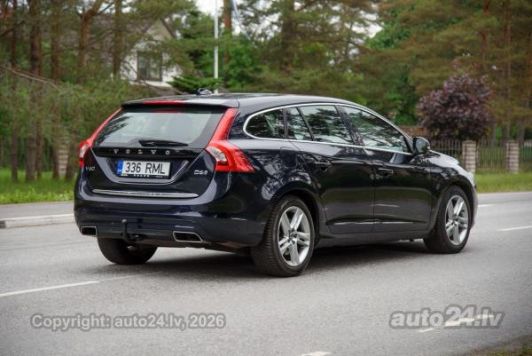Blue Volvo V60 2015 in Parnu, with an engine capacity of 2.40 L and mileage of 287 thousand km for 10400 €, photo 4 on AUTOMOTO.COM.LV