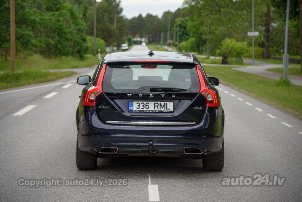 Blue Volvo V60 2015 in Parnu, with an engine capacity of 2.40 L and mileage of 287 thousand km for 10400 €, photo 5 on AUTOMOTO.COM.LV