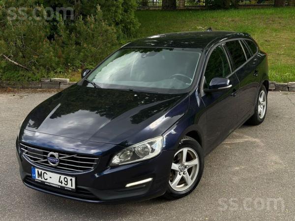 Zils Volvo V60 2015 Tukums, ar dzinēja tilpumu 2.00 L un nobraukumu 278 tūkst. km par 3500 €, foto 1 vietnē AUTOMOTO.COM.LV