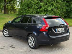 Blue Volvo V60 2015 in Tukums, with an engine capacity of 2.00 L and mileage of 278 thousand km for 3500 €, photo 3 on AUTOMOTO.COM.LV