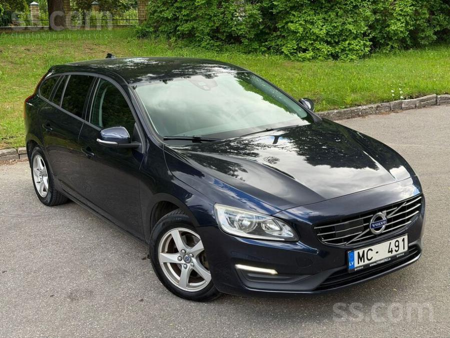 Blue Volvo V60 2015 in Tukums, with an engine capacity of 2.00 L and mileage of 278 thousand km for 3500 €, photo 4 on AUTOMOTO.COM.LV