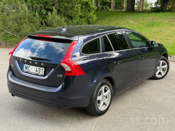 Zils Volvo V60 2015 Tukums, ar dzinēja tilpumu 2.00 L un nobraukumu 278 tūkst. km par 3500 €, foto 4 vietnē AUTOMOTO.COM.LV