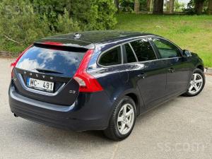 Blue Volvo V60 2015 in Tukums, with an engine capacity of 2.00 L and mileage of 278 thousand km for 3500 €, photo 5 on AUTOMOTO.COM.LV