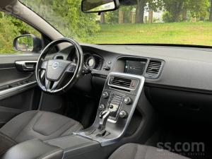 Blue Volvo V60 2015 in Tukums, with an engine capacity of 2.00 L and mileage of 278 thousand km for 3500 €, photo 6 on AUTOMOTO.COM.LV