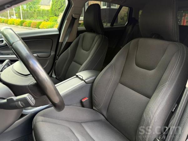Zils Volvo V60 2015 Tukums, ar dzinēja tilpumu 2.00 L un nobraukumu 278 tūkst. km par 3500 €, foto 6 vietnē AUTOMOTO.COM.LV