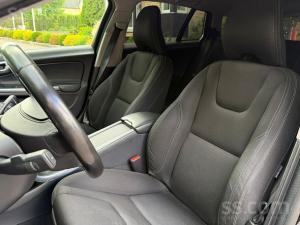Blue Volvo V60 2015 in Tukums, with an engine capacity of 2.00 L and mileage of 278 thousand km for 3500 €, photo 7 on AUTOMOTO.COM.LV