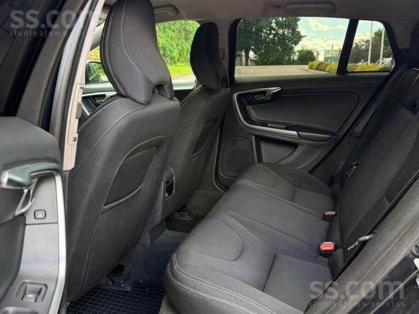 Zils Volvo V60 2015 Tukums, ar dzinēja tilpumu 2.00 L un nobraukumu 278 tūkst. km par 3500 €, foto 7 vietnē AUTOMOTO.COM.LV