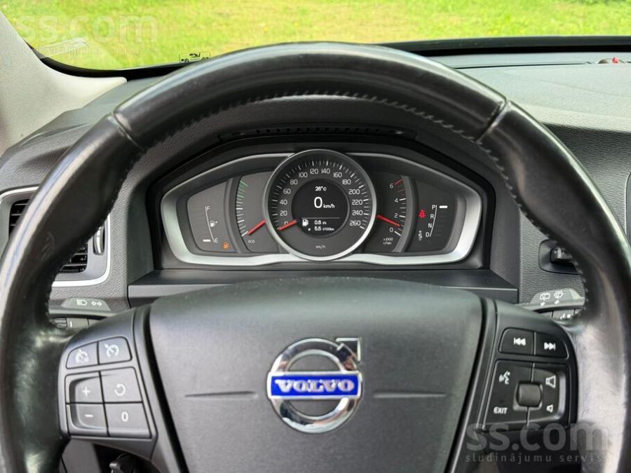 Blue Volvo V60 2015 in Tukums, with an engine capacity of 2.00 L and mileage of 278 thousand km for 3500 €, photo 16 on AUTOMOTO.COM.LV