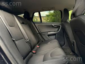 Blue Volvo V60 2015 in Tukums, with an engine capacity of 2.00 L and mileage of 278 thousand km for 3500 €, photo 17 on AUTOMOTO.COM.LV