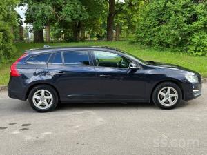 Blue Volvo V60 2015 in Tukums, with an engine capacity of 2.00 L and mileage of 278 thousand km for 3500 €, photo 18 on AUTOMOTO.COM.LV