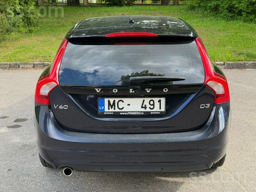 Blue Volvo V60 2015 in Tukums, with an engine capacity of 2.00 L and mileage of 278 thousand km for 3500 €, photo 23 on AUTOMOTO.COM.LV