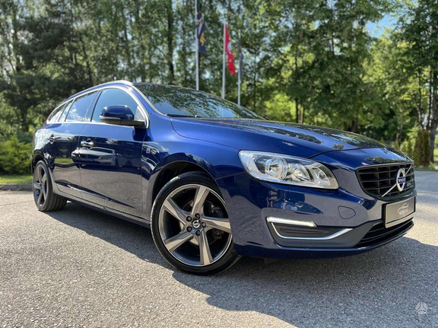 Blue Volvo V60 2015 in Kazlu Ruda, with an engine capacity of 1.97 L and mileage of 226 thousand km for 7500 €, photo 3 on AUTOMOTO.COM.LV