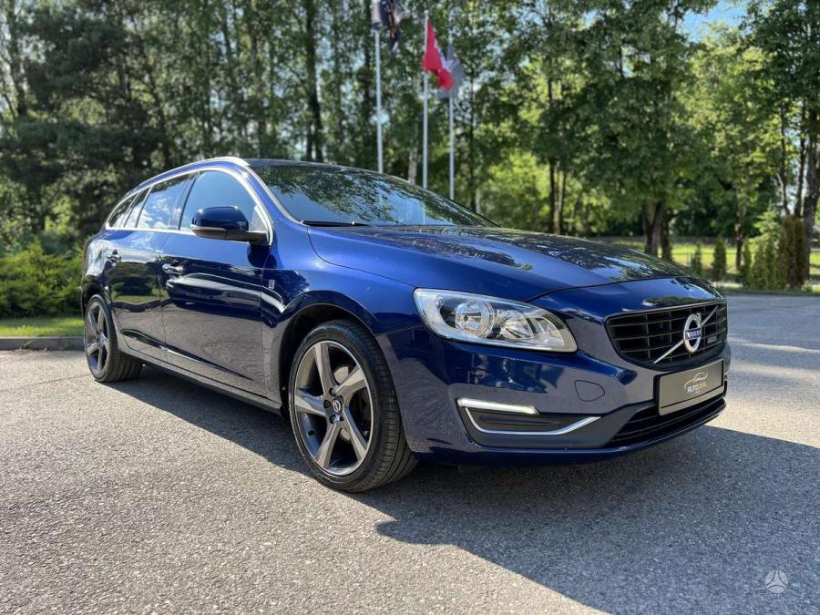 Blue Volvo V60 2015 in Kazlu Ruda, with an engine capacity of 1.97 L and mileage of 226 thousand km for 7500 €, photo 4 on AUTOMOTO.COM.LV