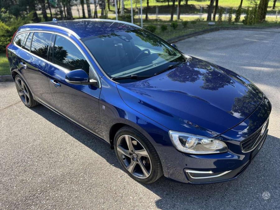 Blue Volvo V60 2015 in Kazlu Ruda, with an engine capacity of 1.97 L and mileage of 226 thousand km for 7500 €, photo 5 on AUTOMOTO.COM.LV
