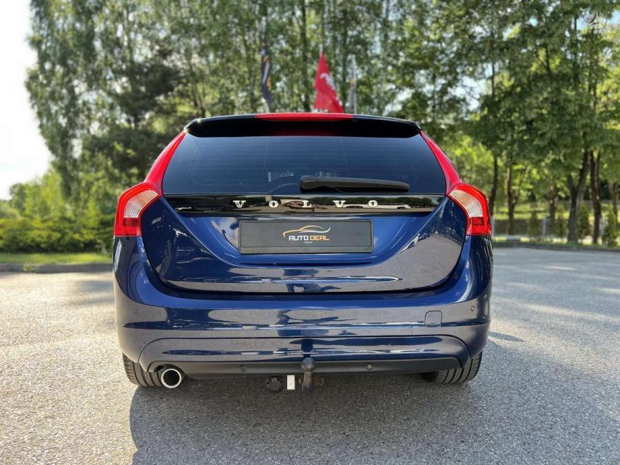 Blue Volvo V60 2015 in Kazlu Ruda, with an engine capacity of 1.97 L and mileage of 226 thousand km for 7500 €, photo 13 on AUTOMOTO.COM.LV